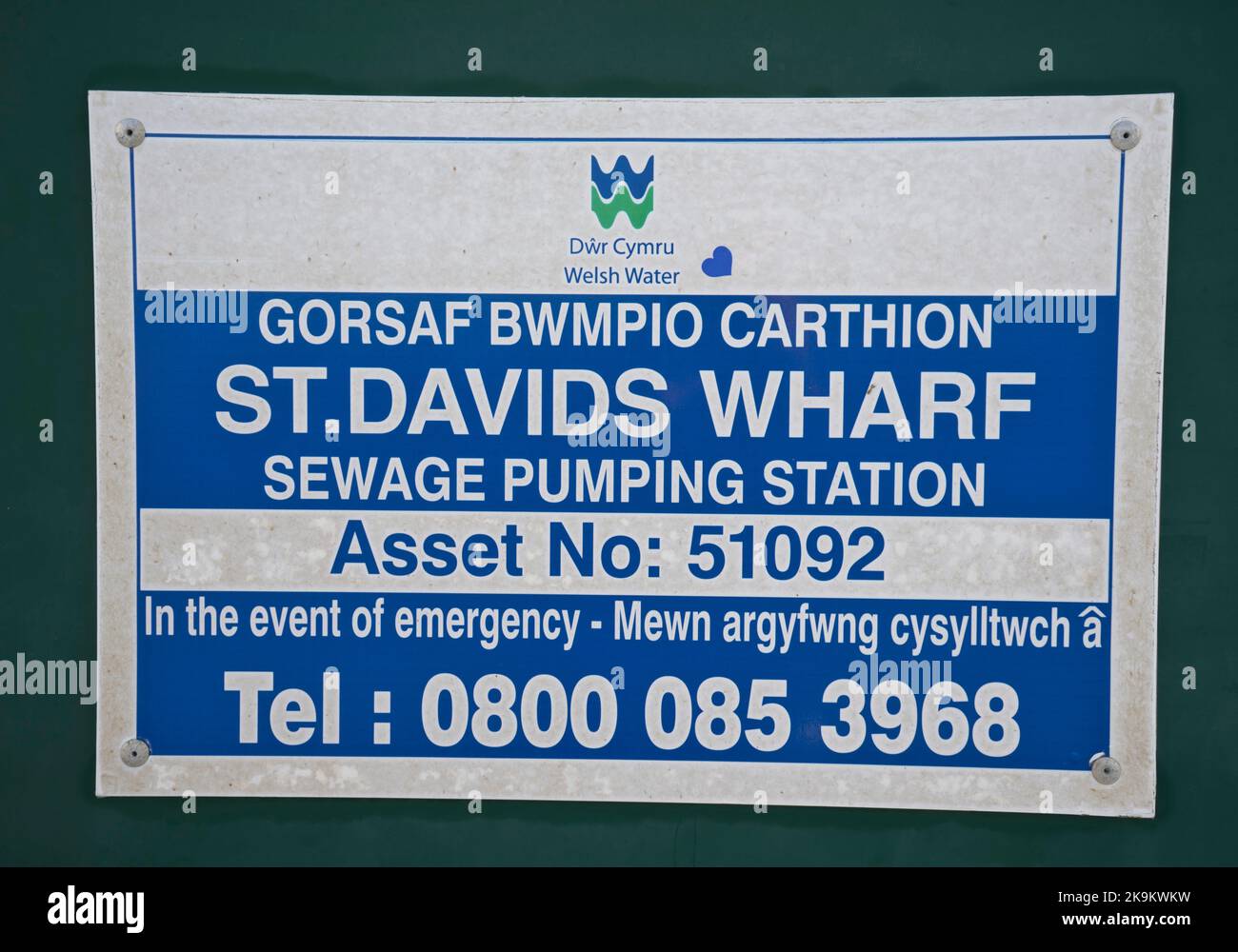 Welsh and english sign hi-res stock photography and images - Alamy
