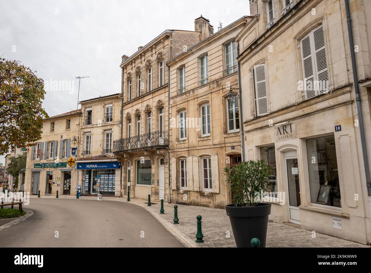 Jonzac, October 21st 2022: Market day in Jonzac Stock Photo - Alamy