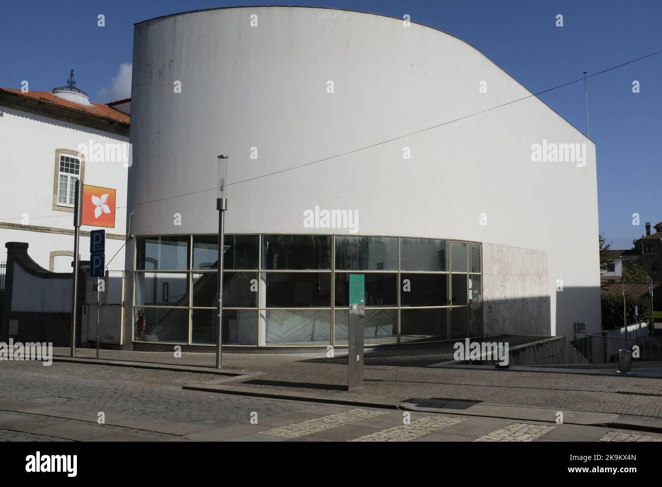 A bank branch in Vila do Conde designed by Alvaro Siza Vieira, Portugal ...
