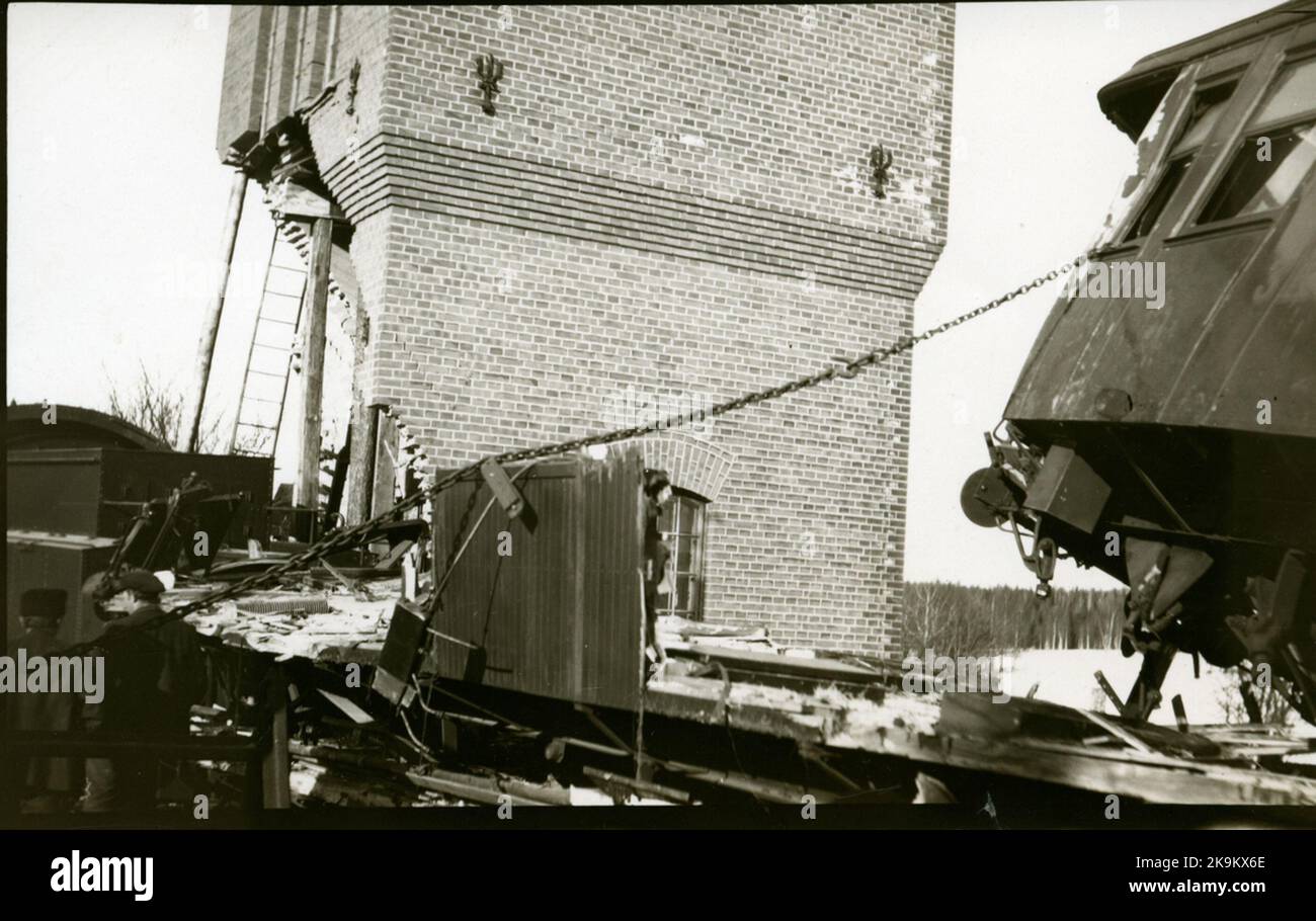 Train accident in Holmsveden 1917-02-16. Snap trains 3048, drawn by ...