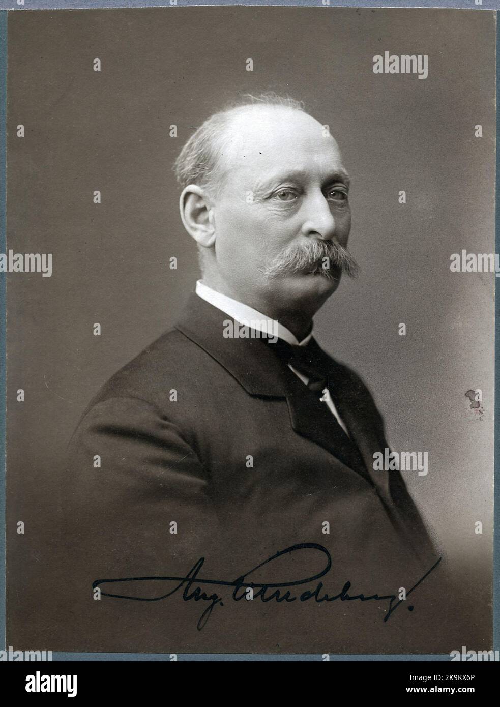 Regional managing director hi-res stock photography and images - Alamy