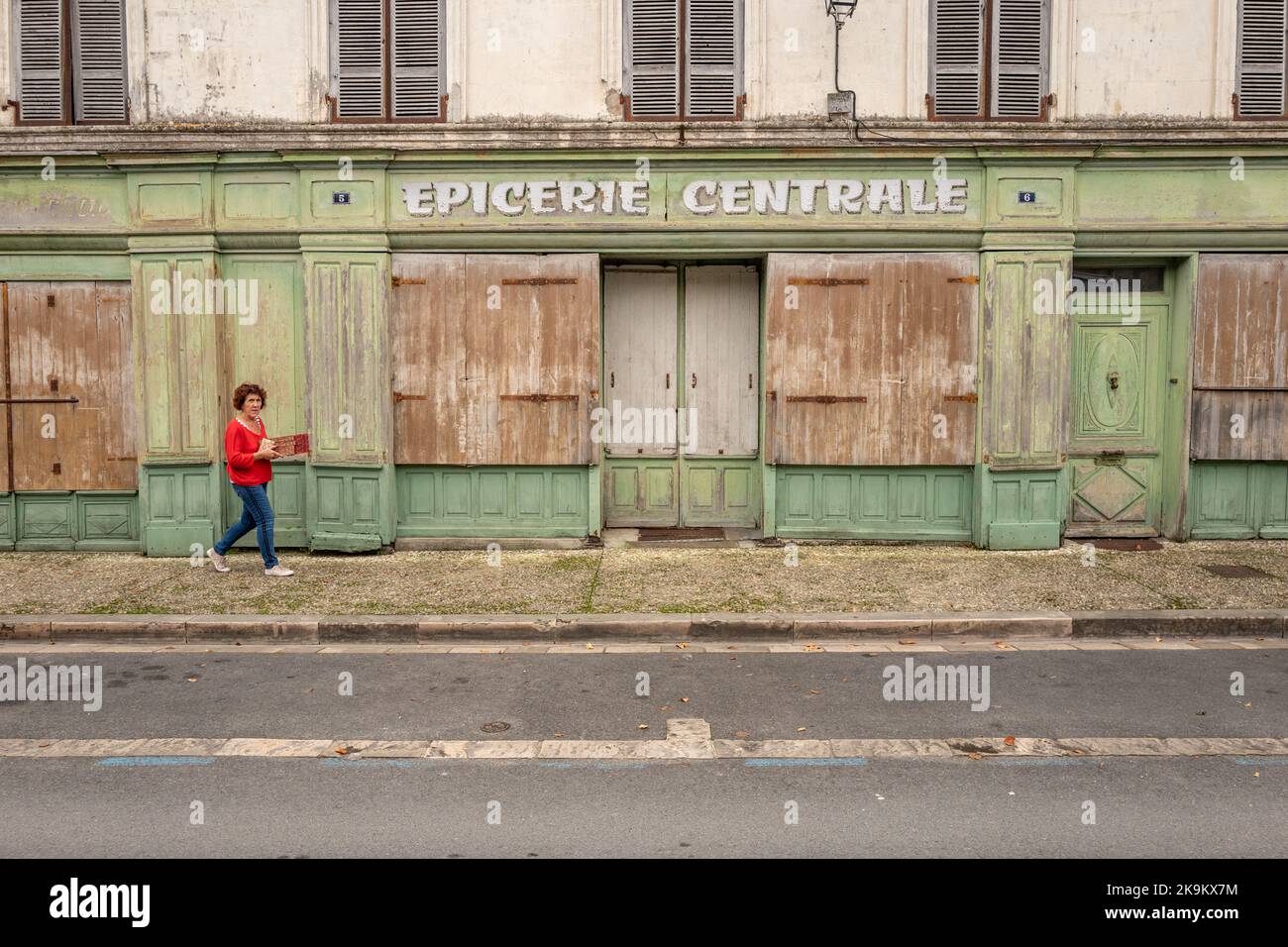 Jonzac, October 21st 2022: Market day in Jonzac Stock Photo - Alamy