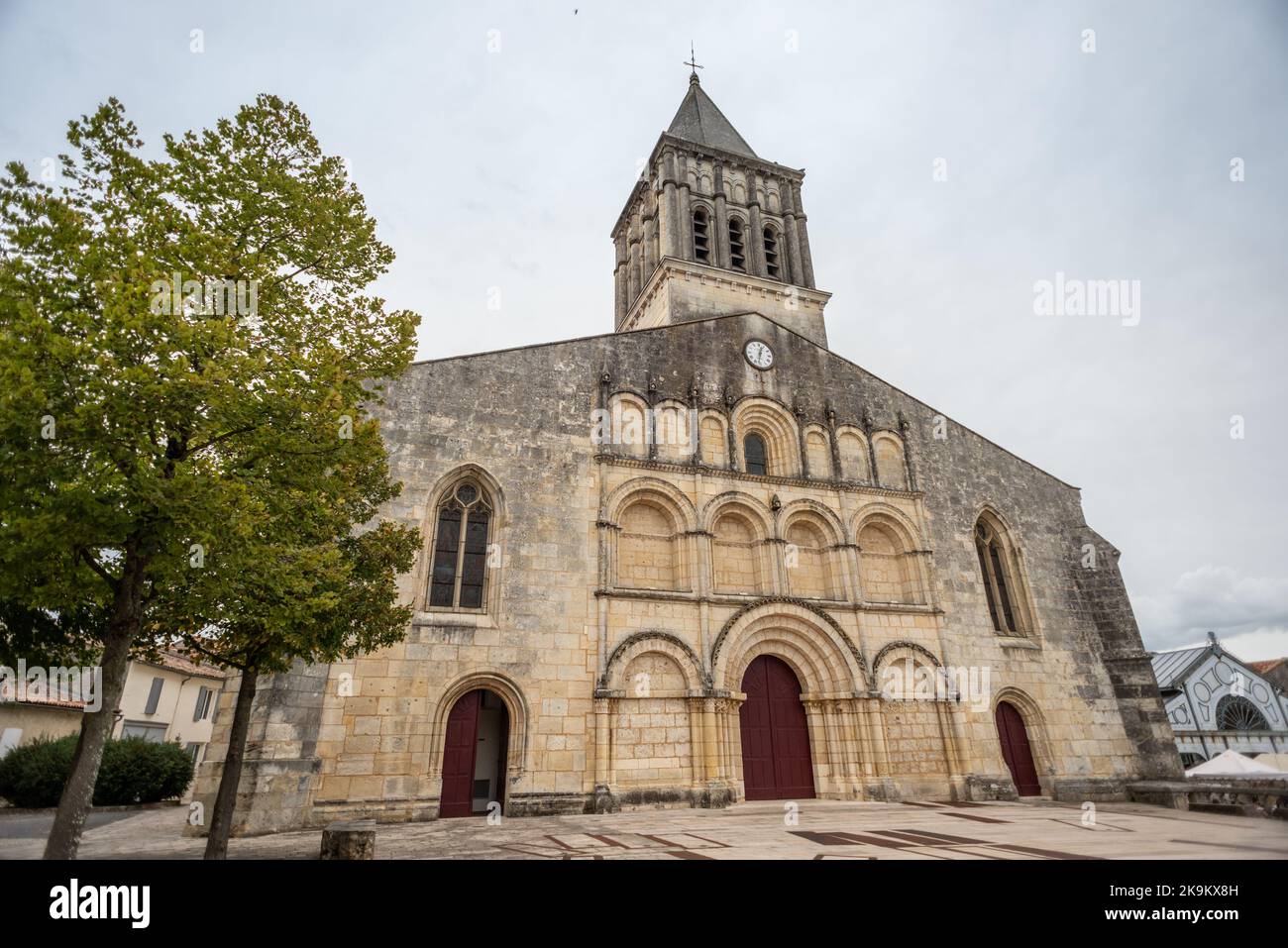 Jonzac, October 21st 2022: Market day in Jonzac Stock Photo - Alamy