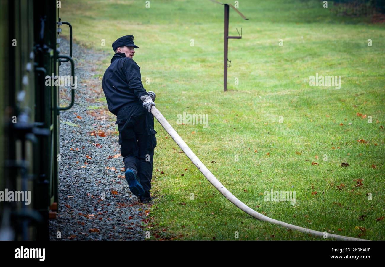 29 October 2022, Mecklenburg-Western Pomerania, Klütz: Stoker Nils ...