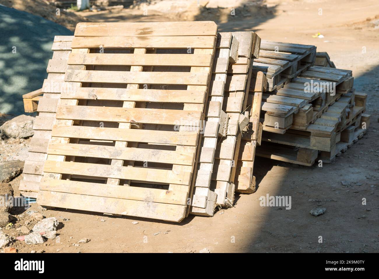 Empty wooden pallets stand in a row at a construction site Stock Photo ...