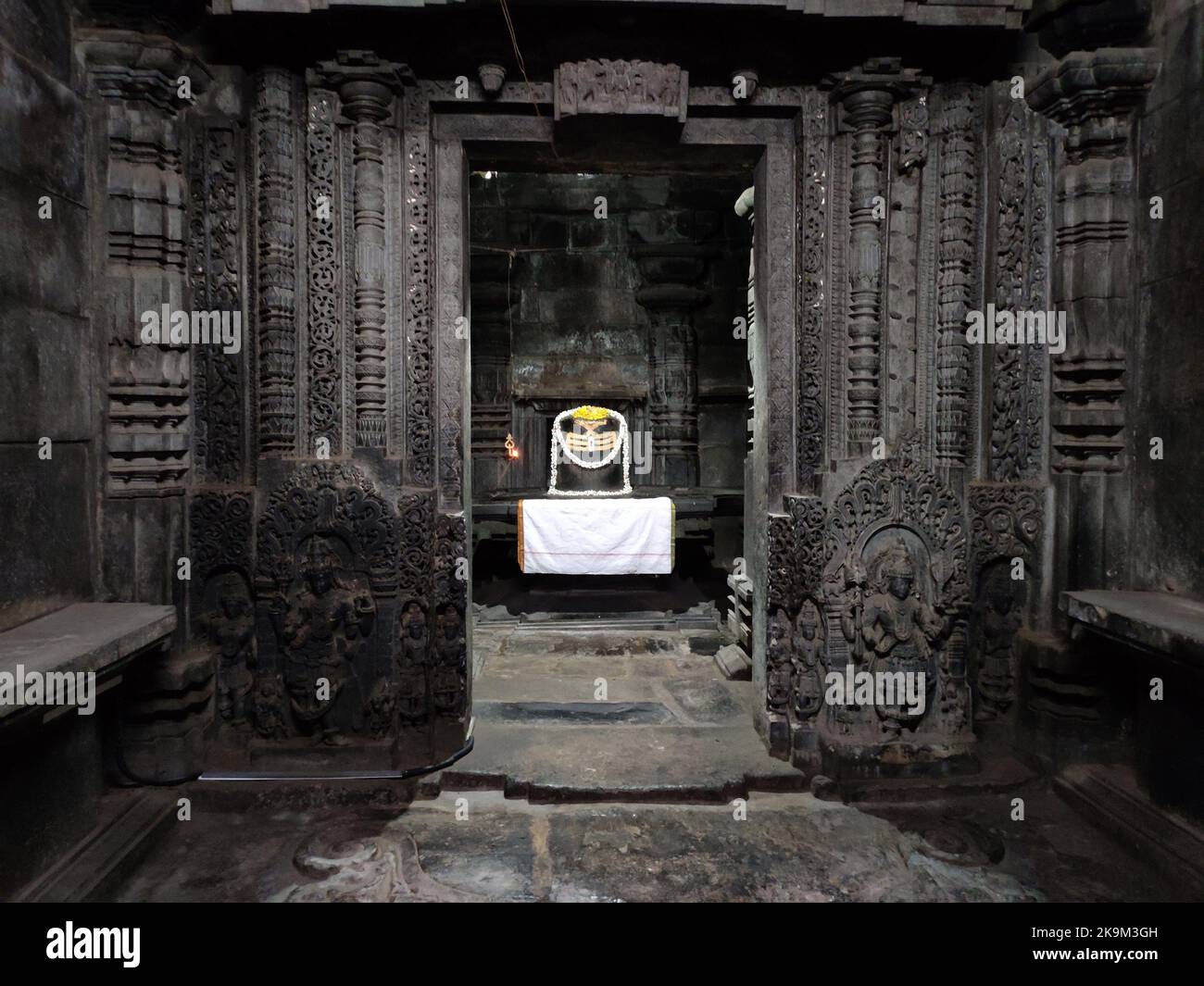 Shivalingam hi-res stock photography and images - Alamy