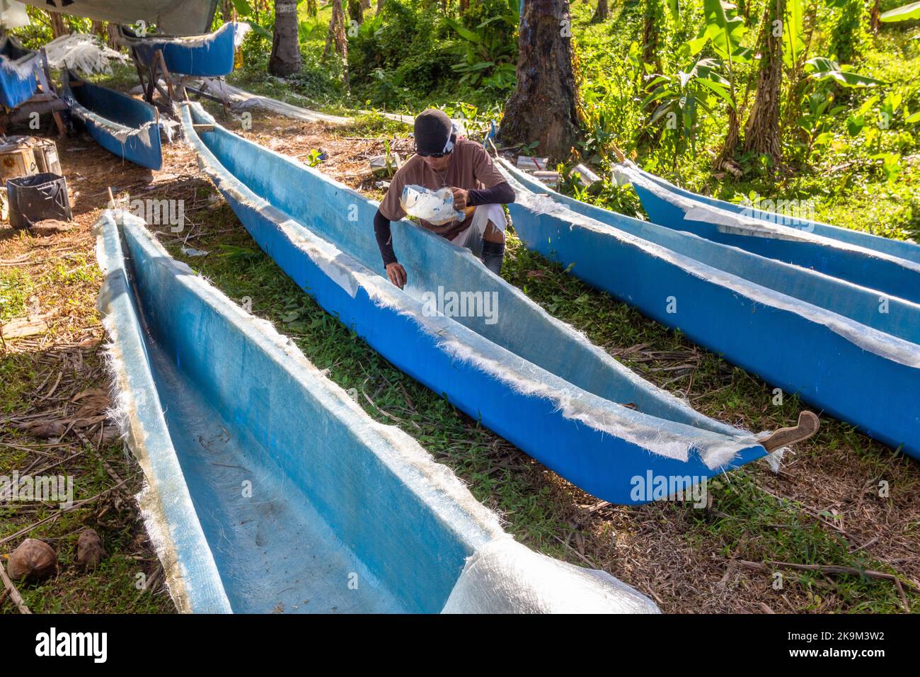 Making fiber glass boats in Biliran, Philippines Stock Photo - Alamy