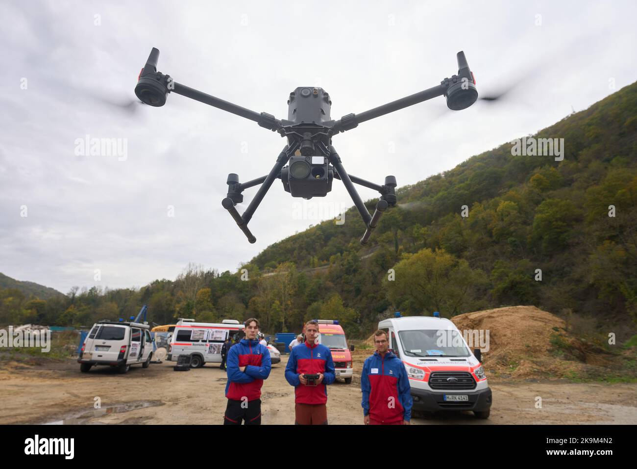 Launch support team hi-res stock photography and images - Alamy