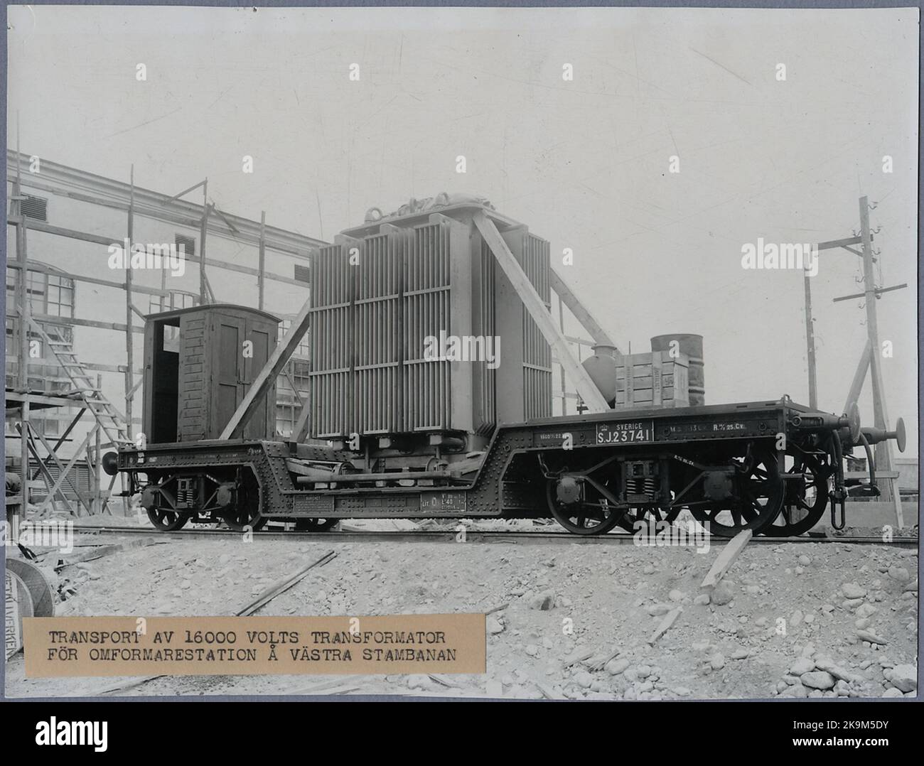 Transport of 16000 volt transformer for converter station on the ...