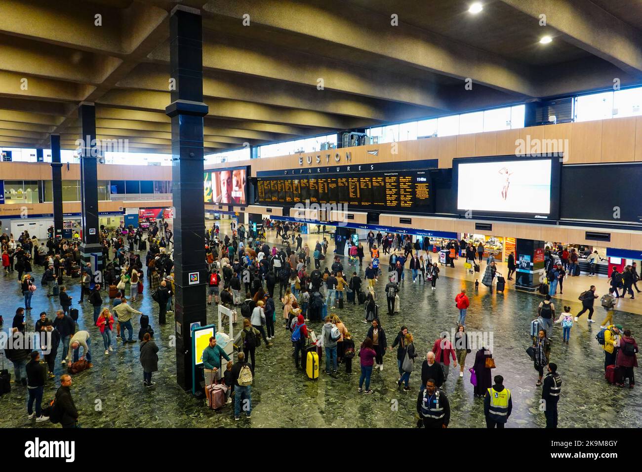 Euston station departure board hi-res stock photography and images - Alamy