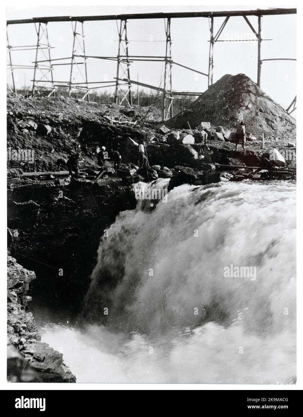 The water tunnel at Abiskojokk å. The national border track during the ...