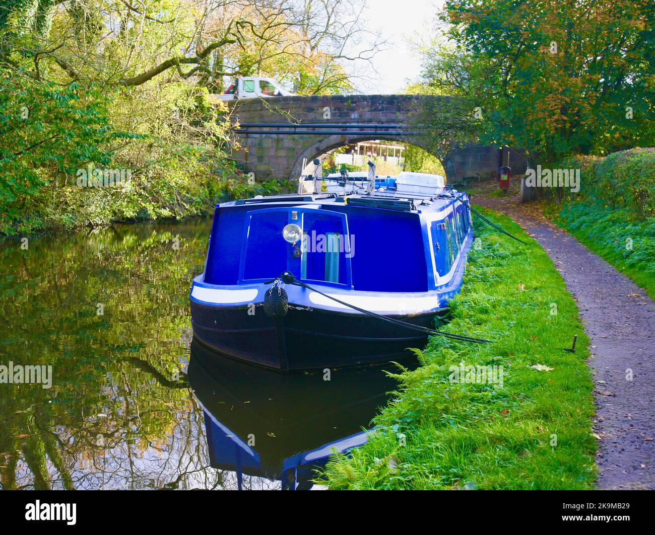A big blue narrow boat on the Leeds Liverpool Canal, Whittle-Le-Woods ...