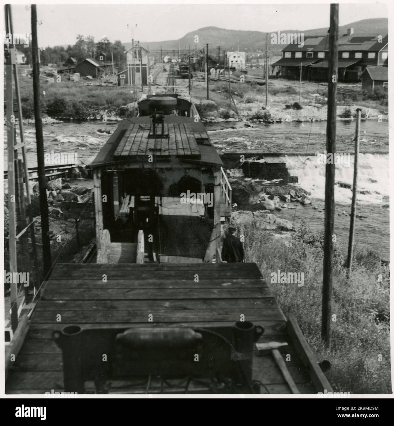 The electrification of the Ånge - Sundsvall route. The mounting train ...