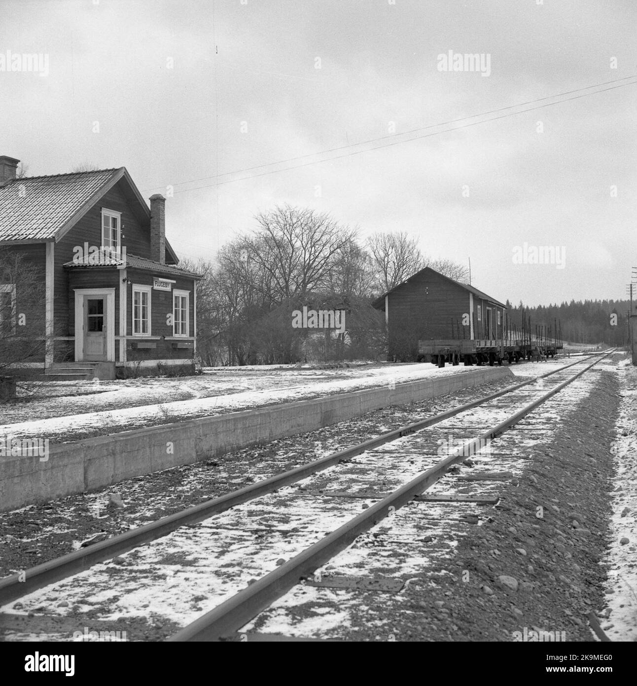 One story wood building Black and White Stock Photos & Images - Alamy