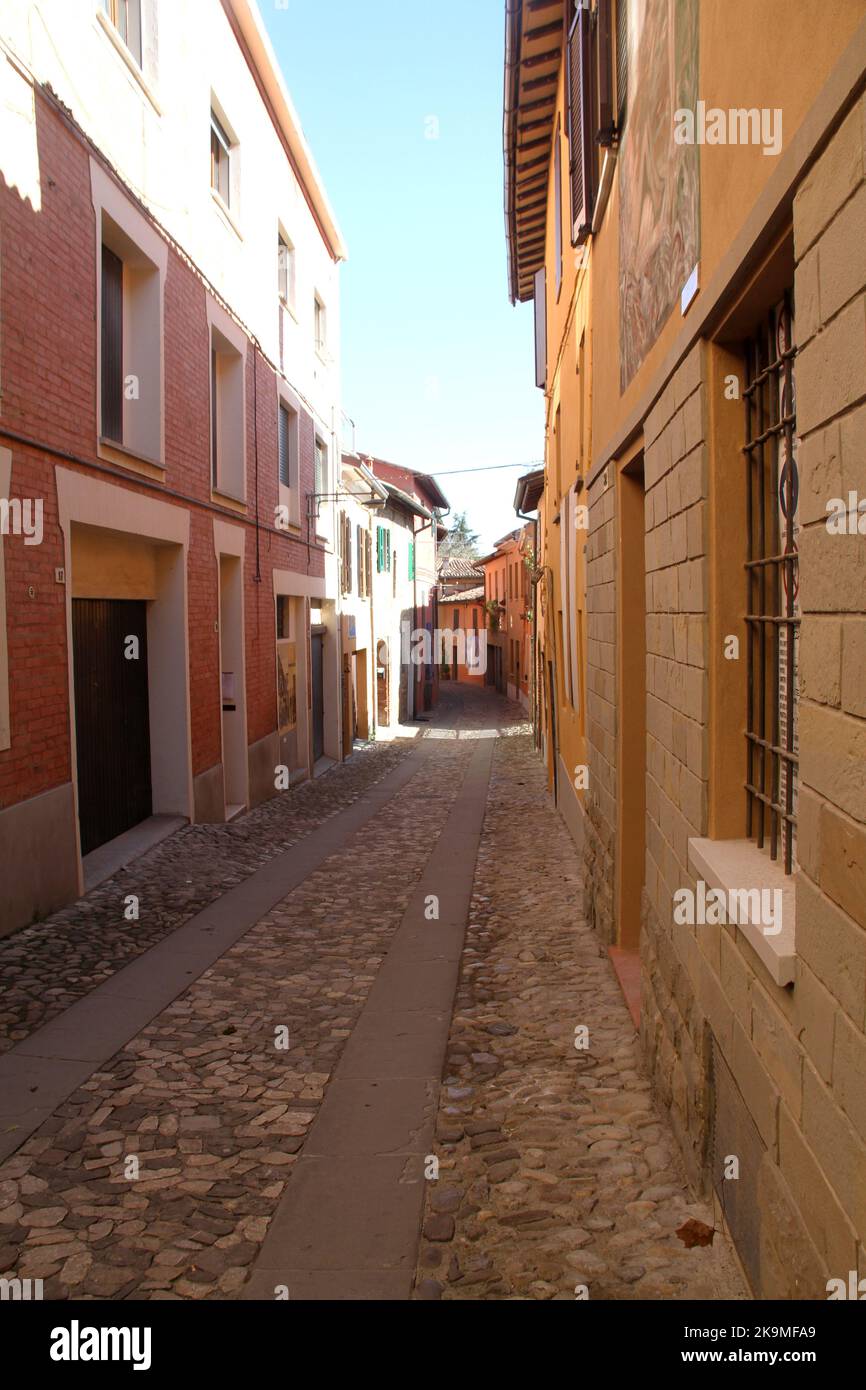 Alleyway between houses in residential hi-res stock photography and ...