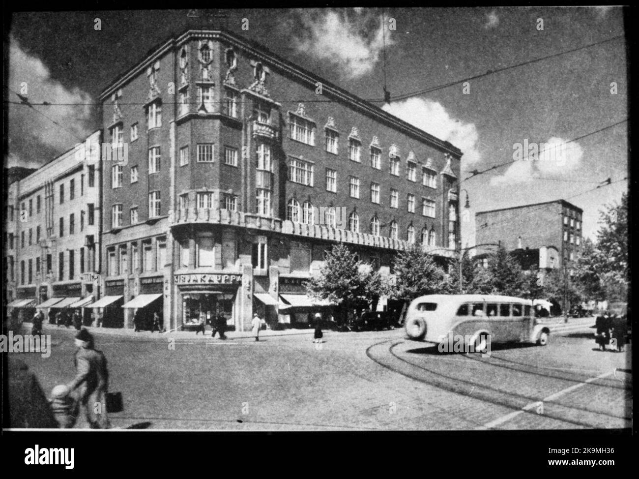 City traffic at the intersection of Torkel- and Karjalagatan in Viborg ...