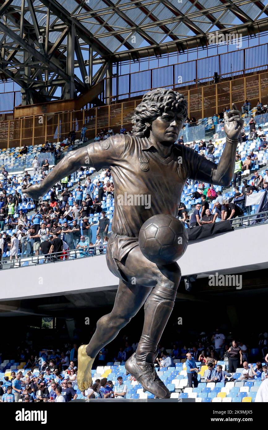 Napoli, Italy. 29th Oct, 2022. A statue of Diego Armando Maradona is ...