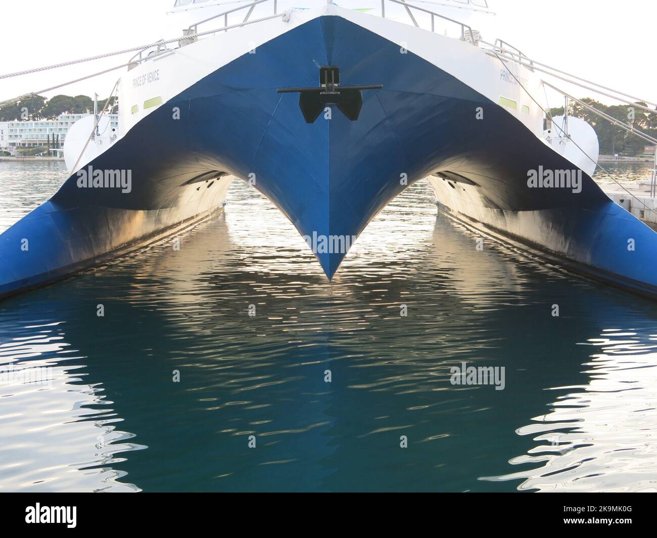 Wave piercer hi-res stock photography and images - Alamy