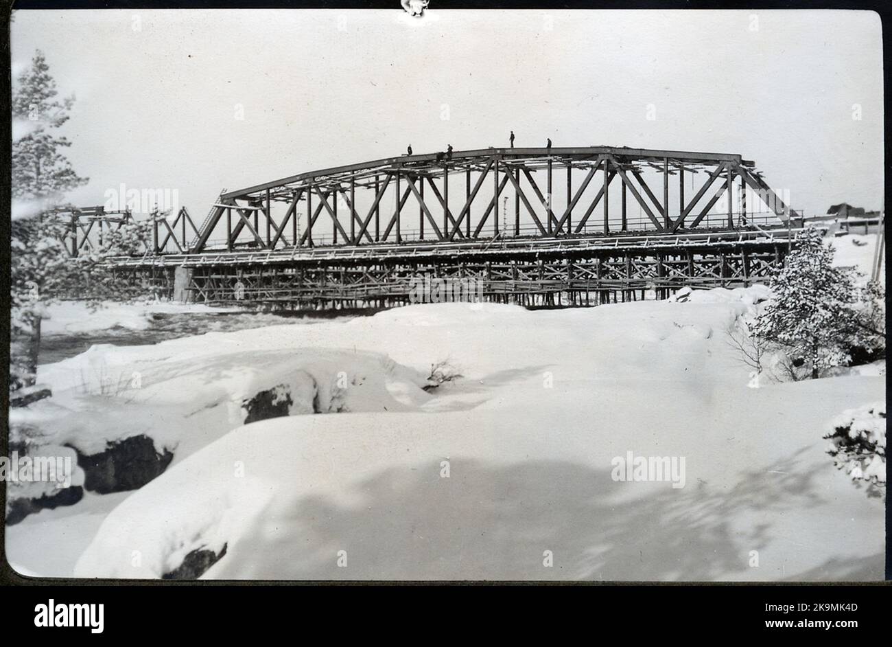 The eastern river, the set of the superstructure at the bridge ...