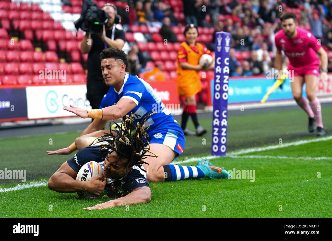 England's Dominic Young scores their side's second try of the game ...