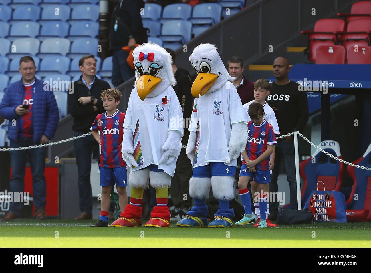 Crystal palace mascot pete eagle hi-res stock photography and images ...