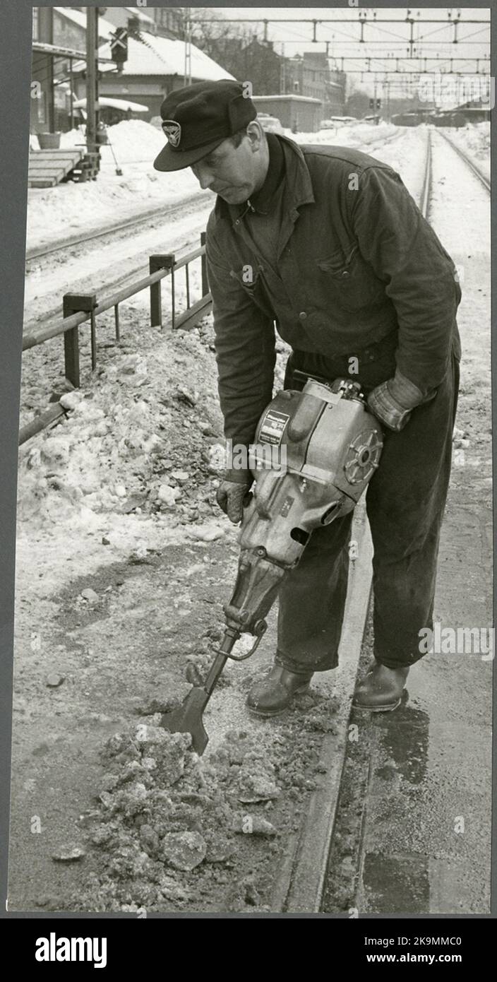 Snow and ice clearing at station Stock Photo - Alamy