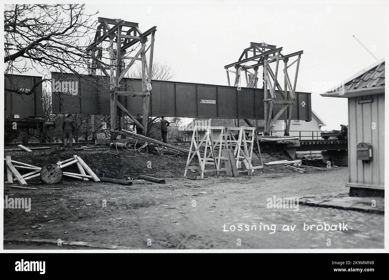 Unloading of bridge beam during the construction of the new railway ...