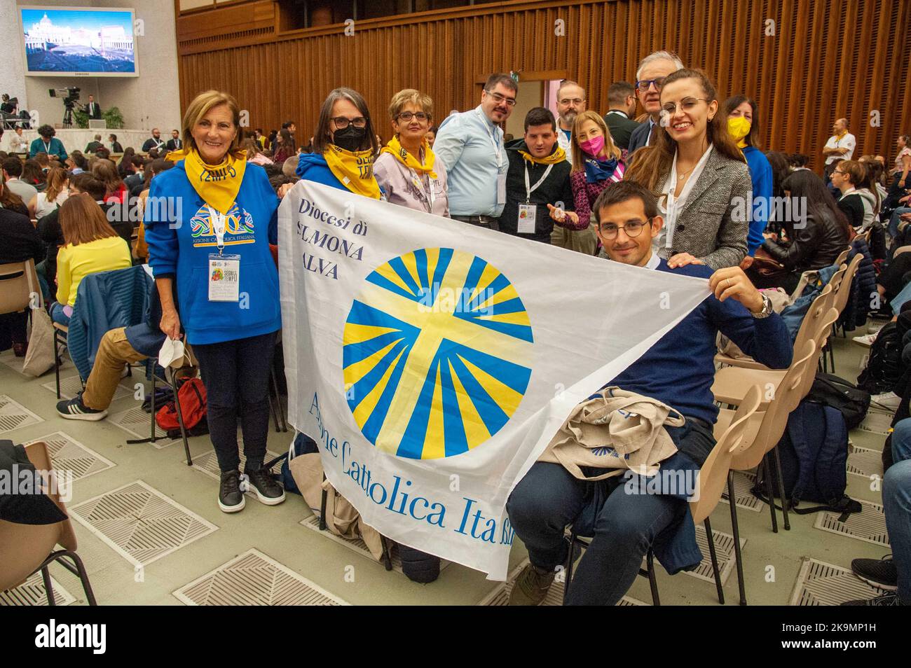 Ragazze giovani ragazzi hi-res stock photography and images - Alamy