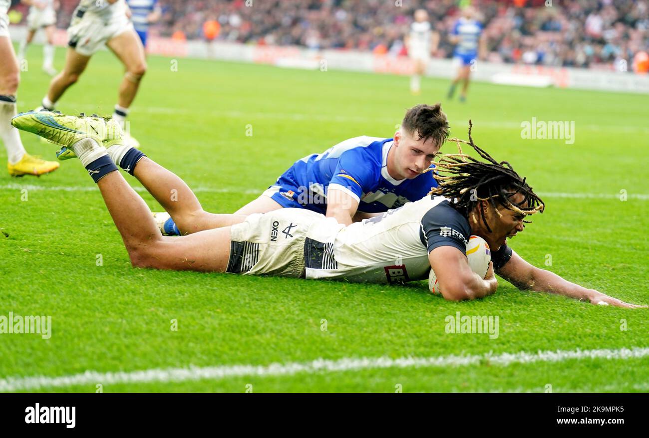 England's Dominic Young scores their side's seventh try of the game ...