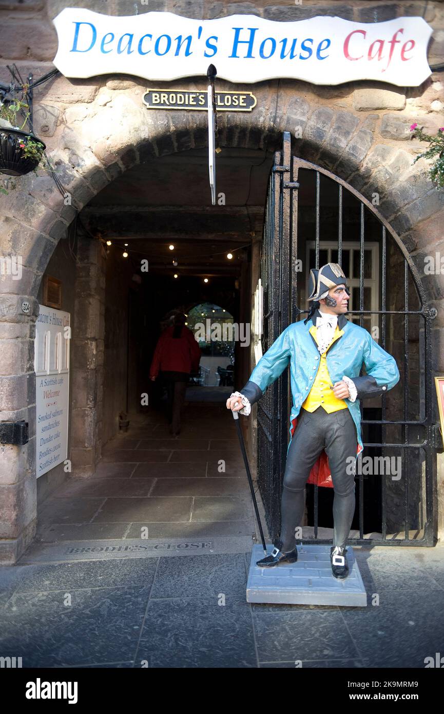 Edinburgh brodie's close hi-res stock photography and images - Alamy