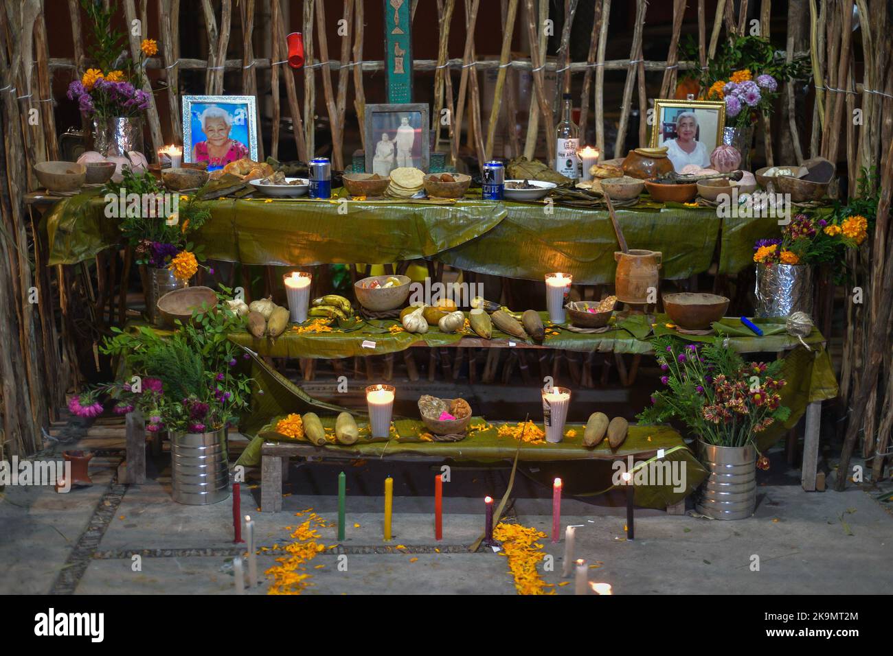 Merida, Mexico. 28th Oct, 2022. Altars with Yucatecan dishes, sweets ...