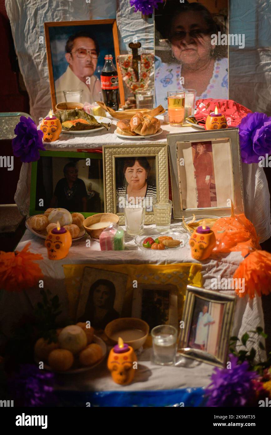 Merida, Mexico. 28th Oct, 2022. Altars with Yucatecan dishes, sweets ...
