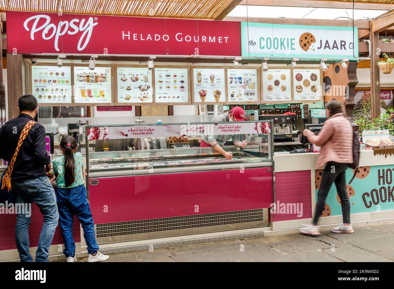 Hispanic girls eating ice cream hi-res stock photography and images - Alamy