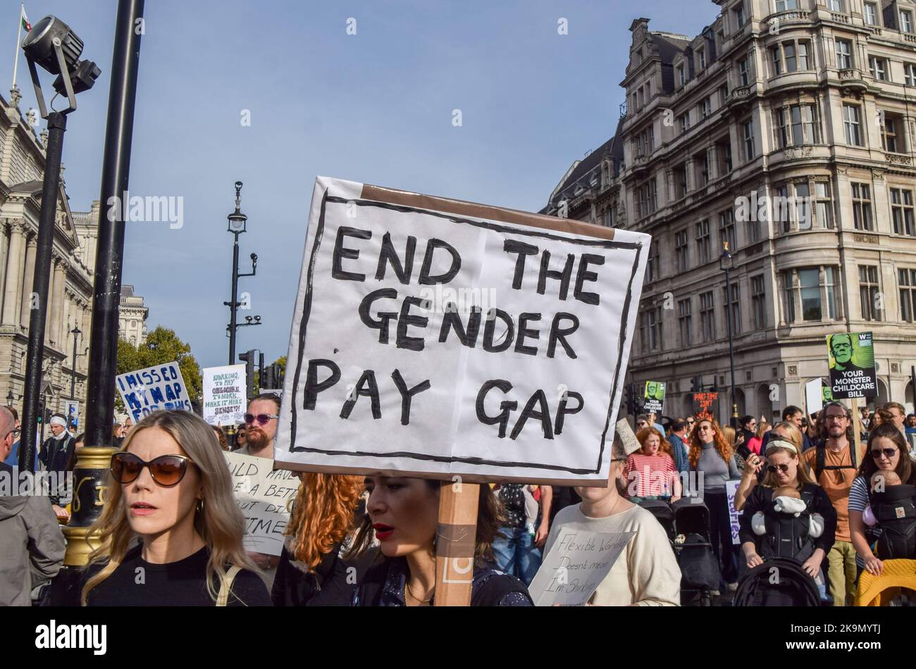London, England, UK. 29th Oct, 2022. A protester holds an ''End the ...