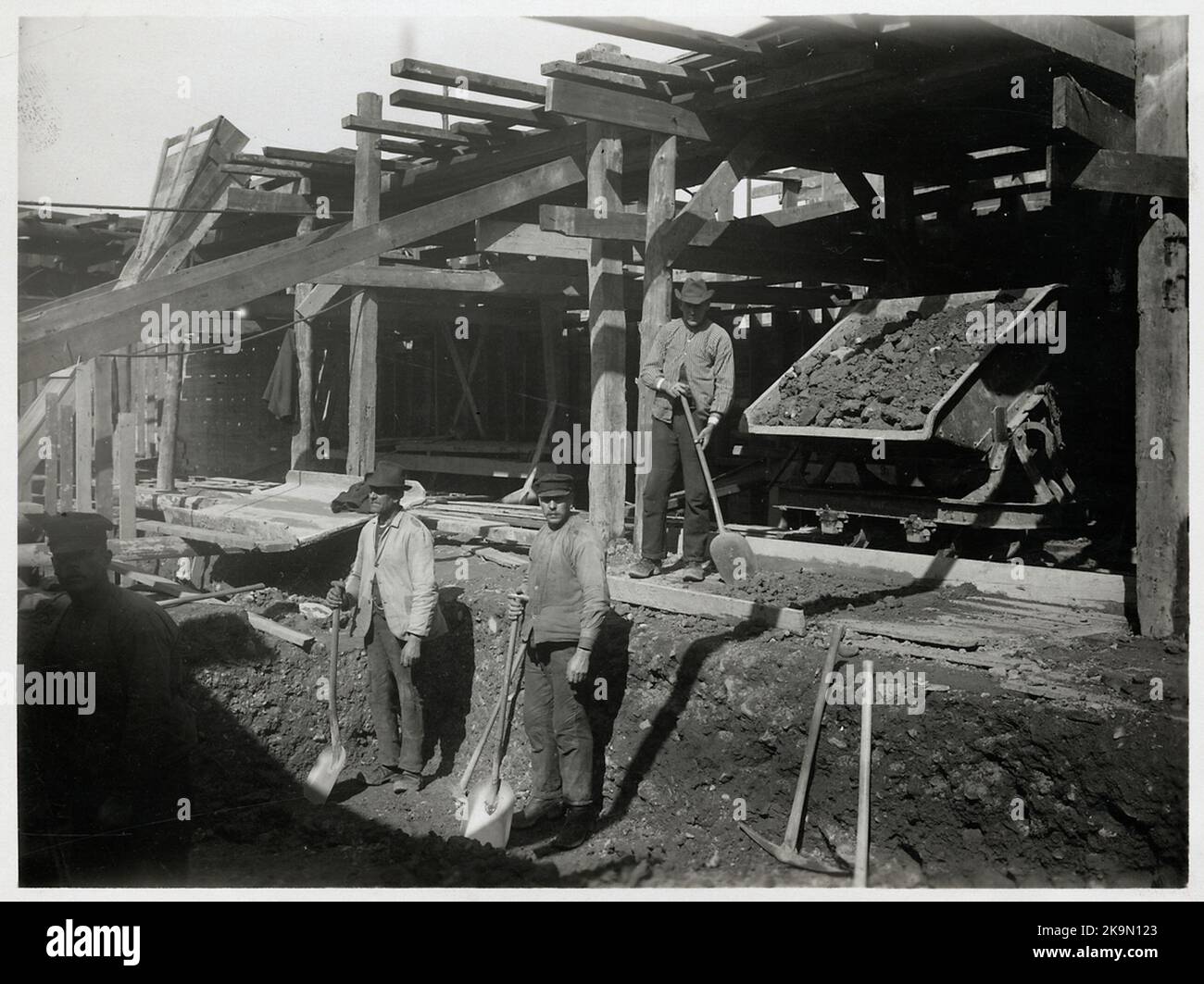 Road gate work in hi-res stock photography and images - Alamy