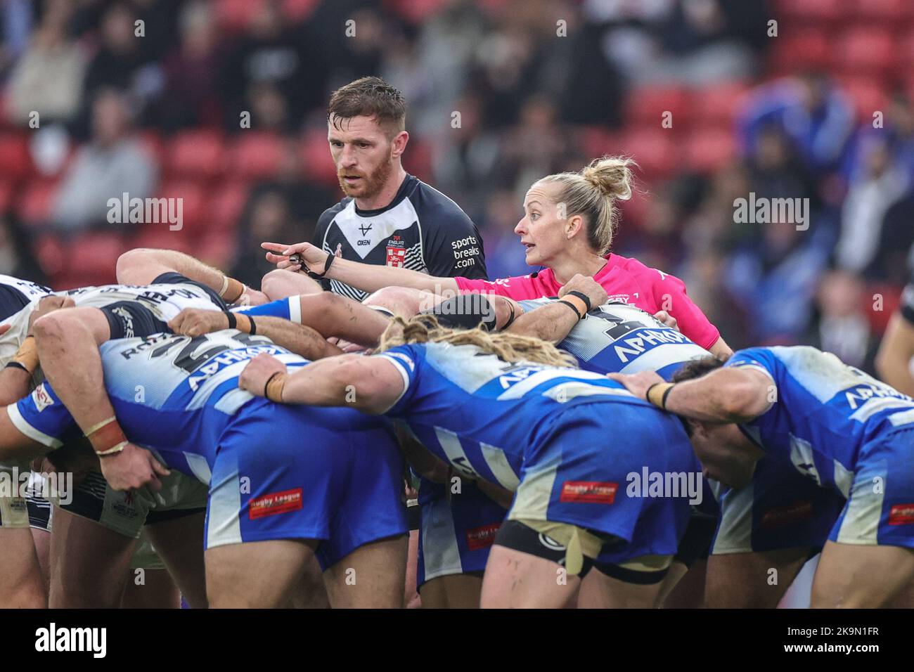 Sheffield, UK. 29th Oct, 2022. Referee Belinda Sharpe sets up a scrum ...