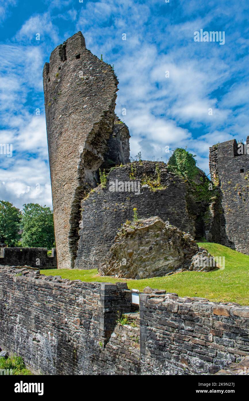 Buildings and landmarks caerphilly castle wales hi-res stock ...