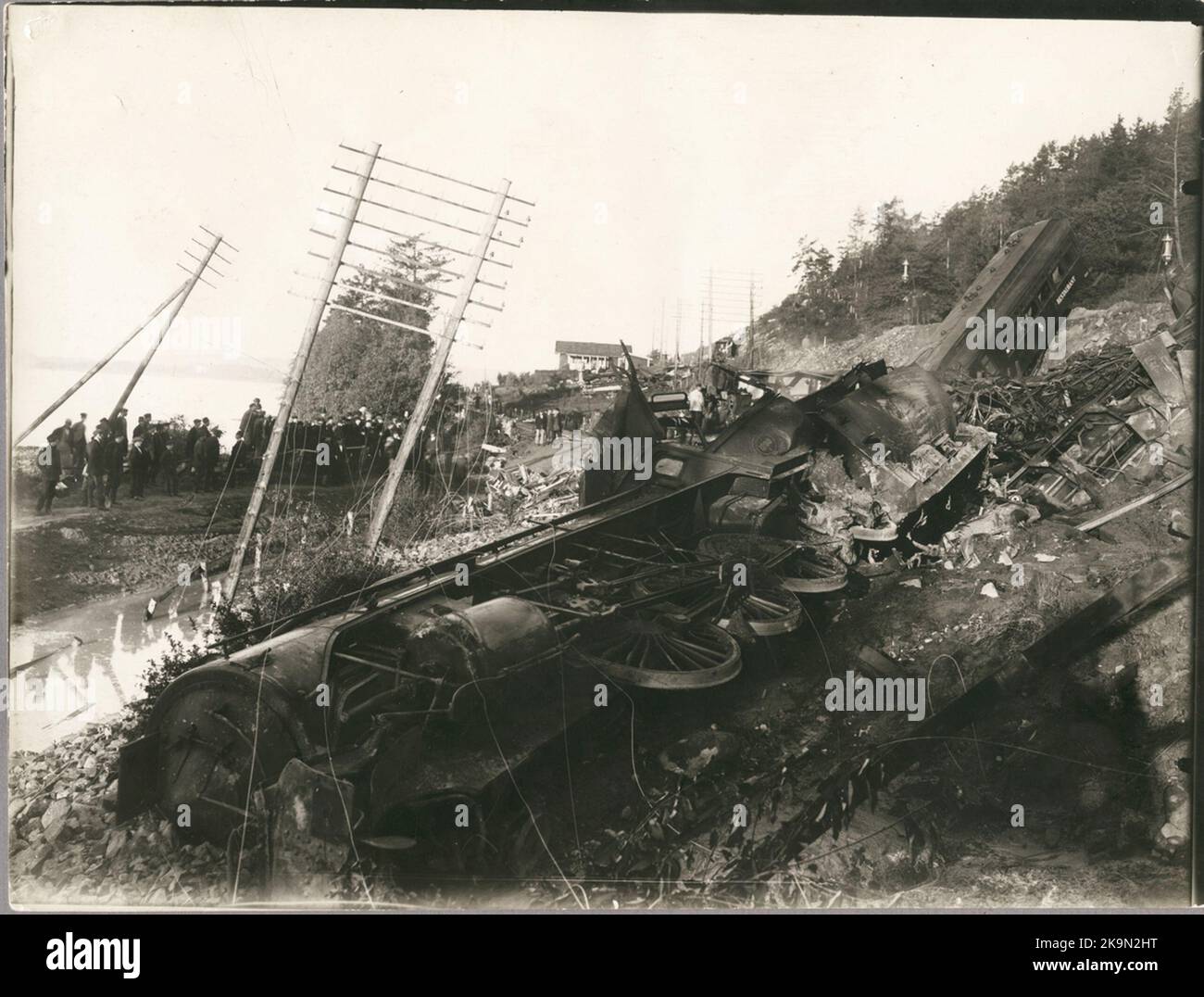 The State Railways, SJ F 1200 and SJ Abo3 2466 have collapsed the slope ...