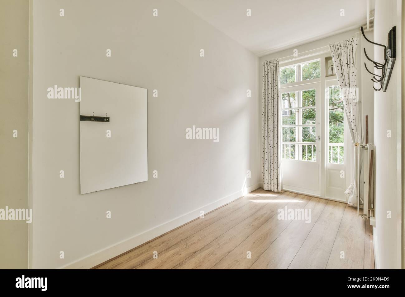 A cozy and spacious empty room in a luxury house Stock Photo - Alamy