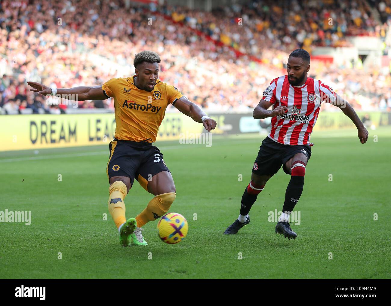 Adama traore wolves 2022 hi-res stock photography and images - Alamy