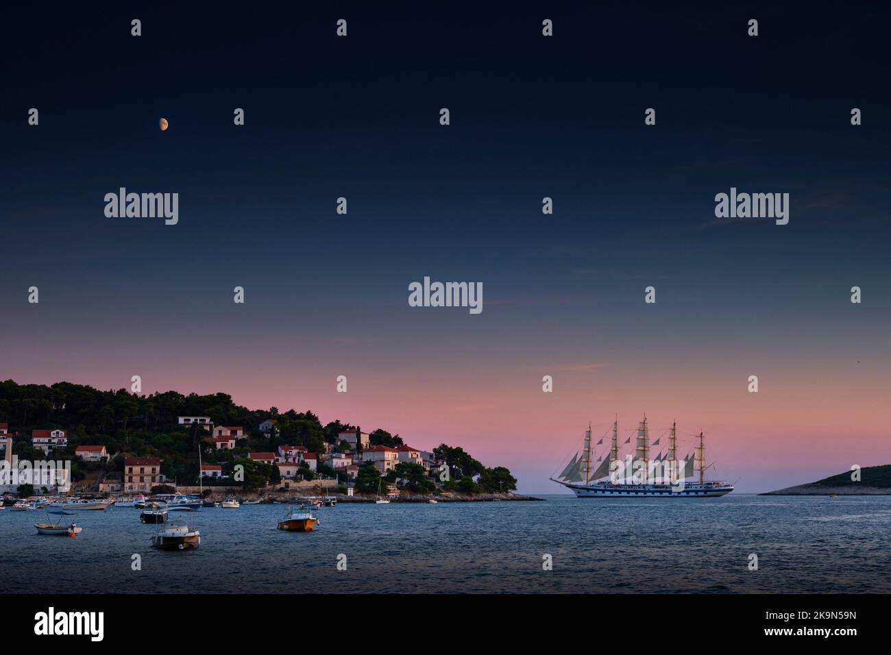 World's largest sailing ship, the 5 masted Royal Clipper of Star ...