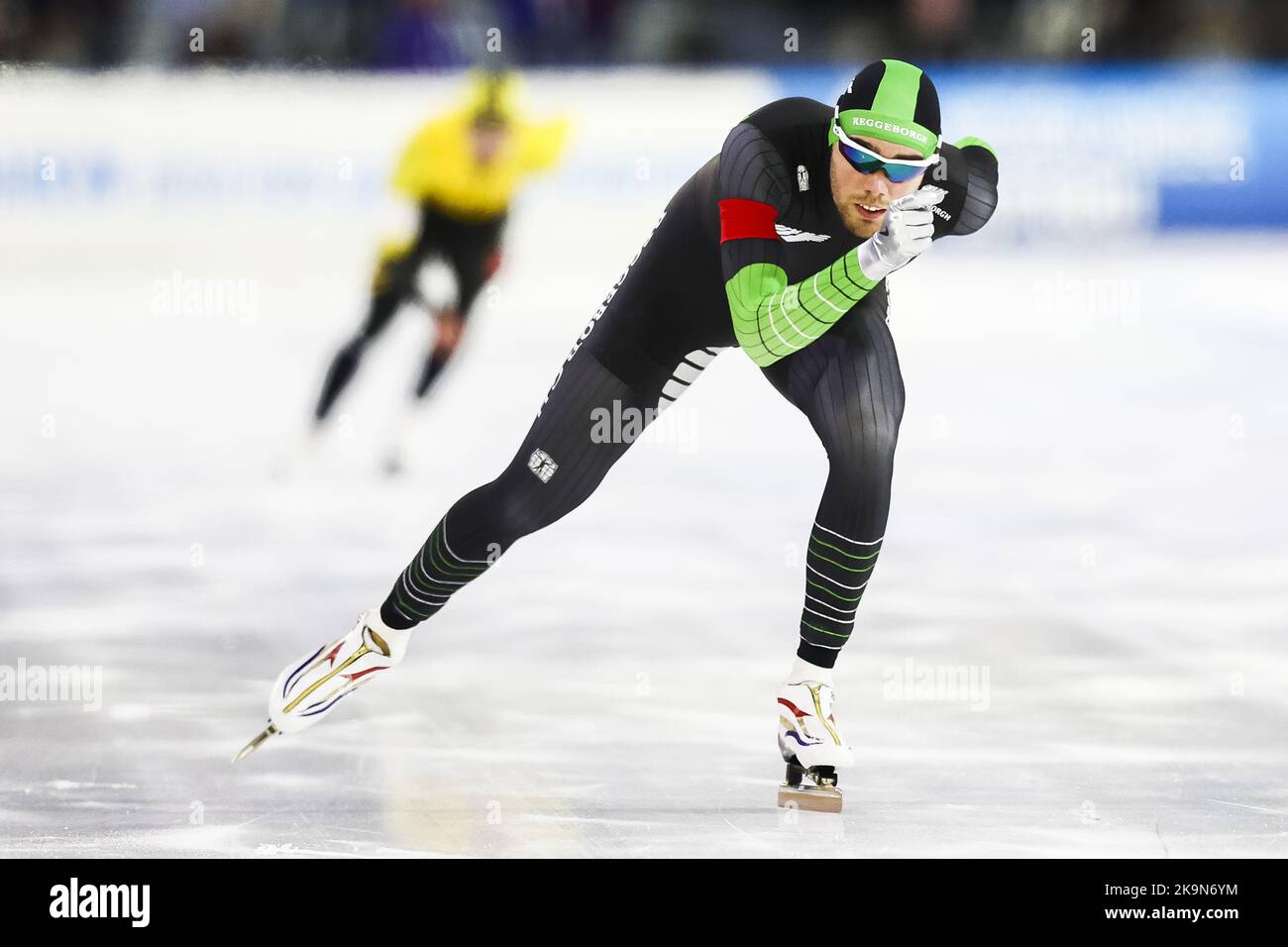 2022-10-29 17:21:03 HeereNVEEN - Patrick Roest in action in the 1500 ...