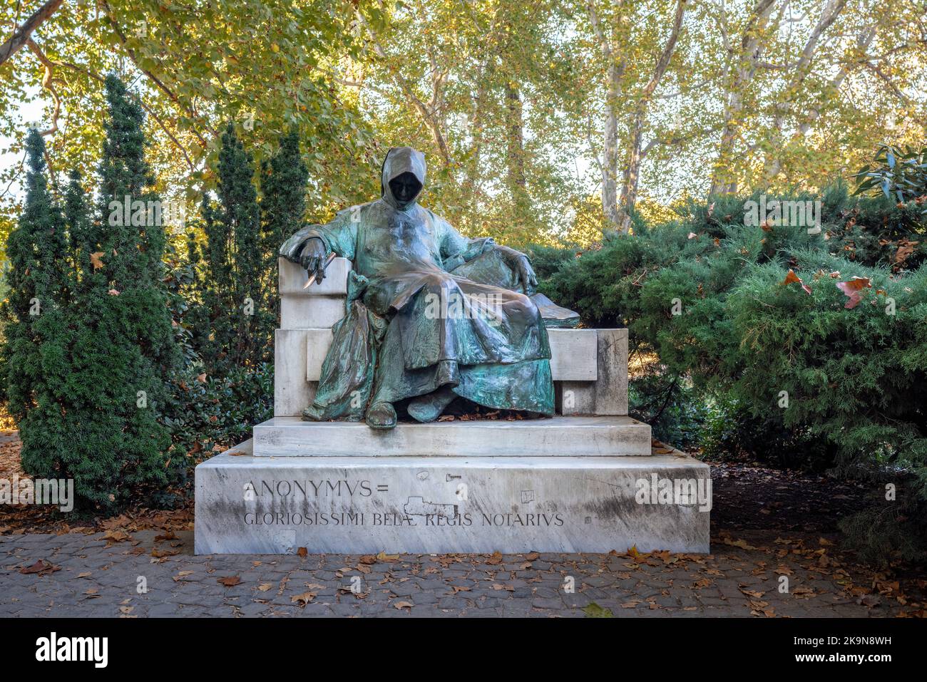 Anonymous statue hi-res stock photography and images - Alamy