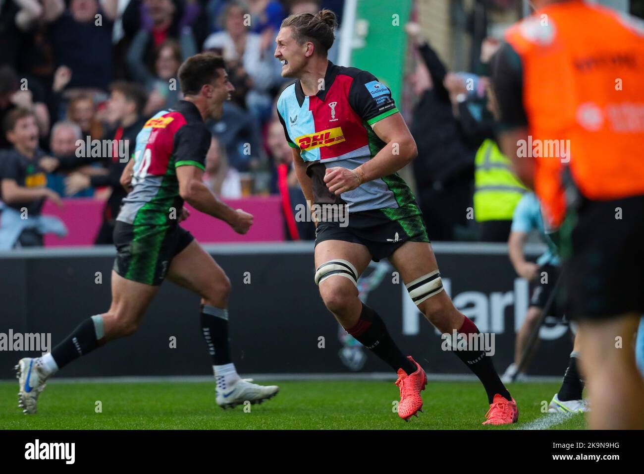 EDITORIAL USE ONLY Harlequins' Charlie Matthews celebrates winning ...