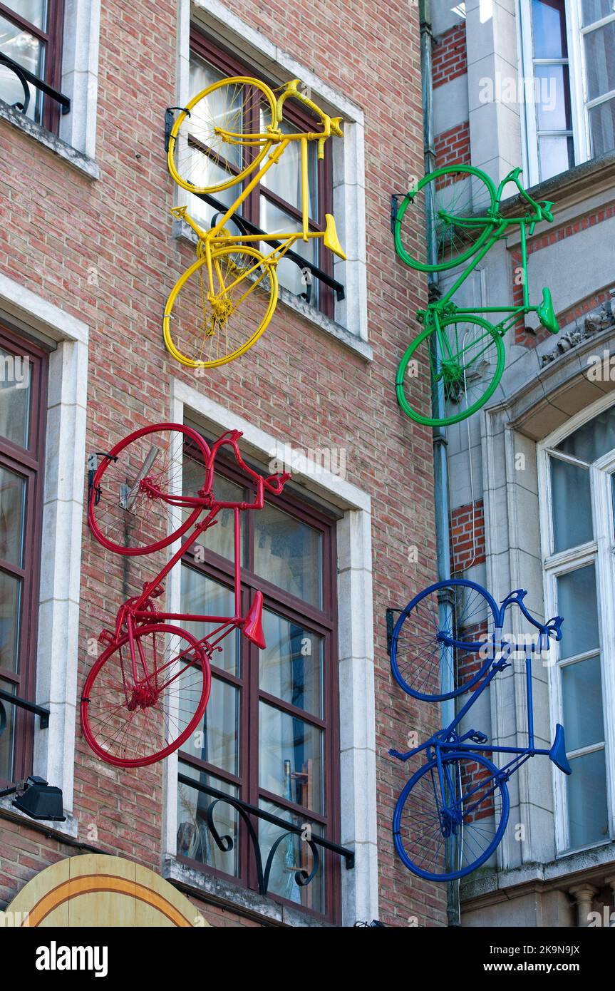 Coloured bikes on the wall of Poechenellekelder bar in Rue du Chêne 5 ...