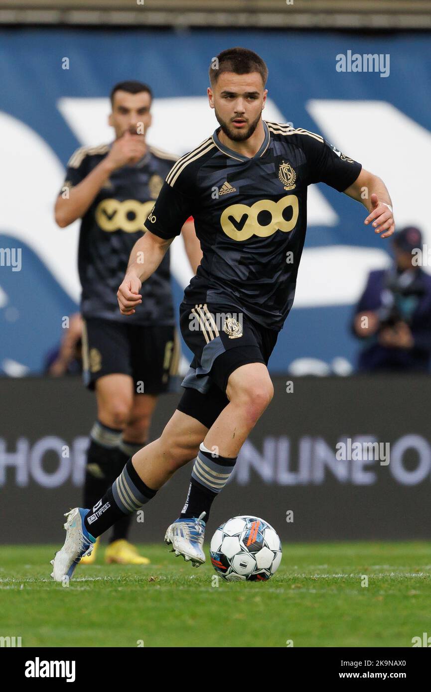 Standard's Nicolas Raskin pictured in action during a soccer match ...