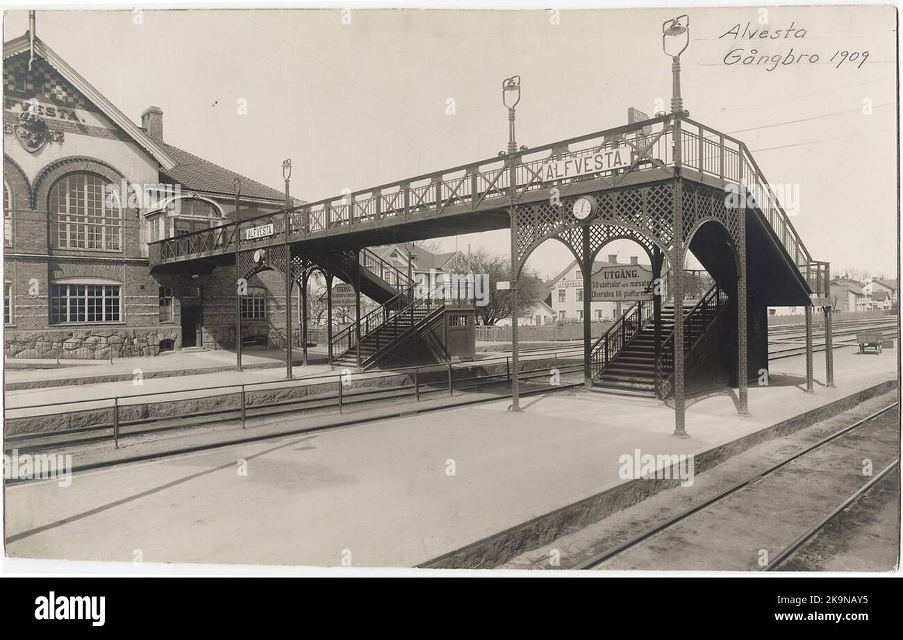 Walking bridge at Alvesta station Stock Photo - Alamy