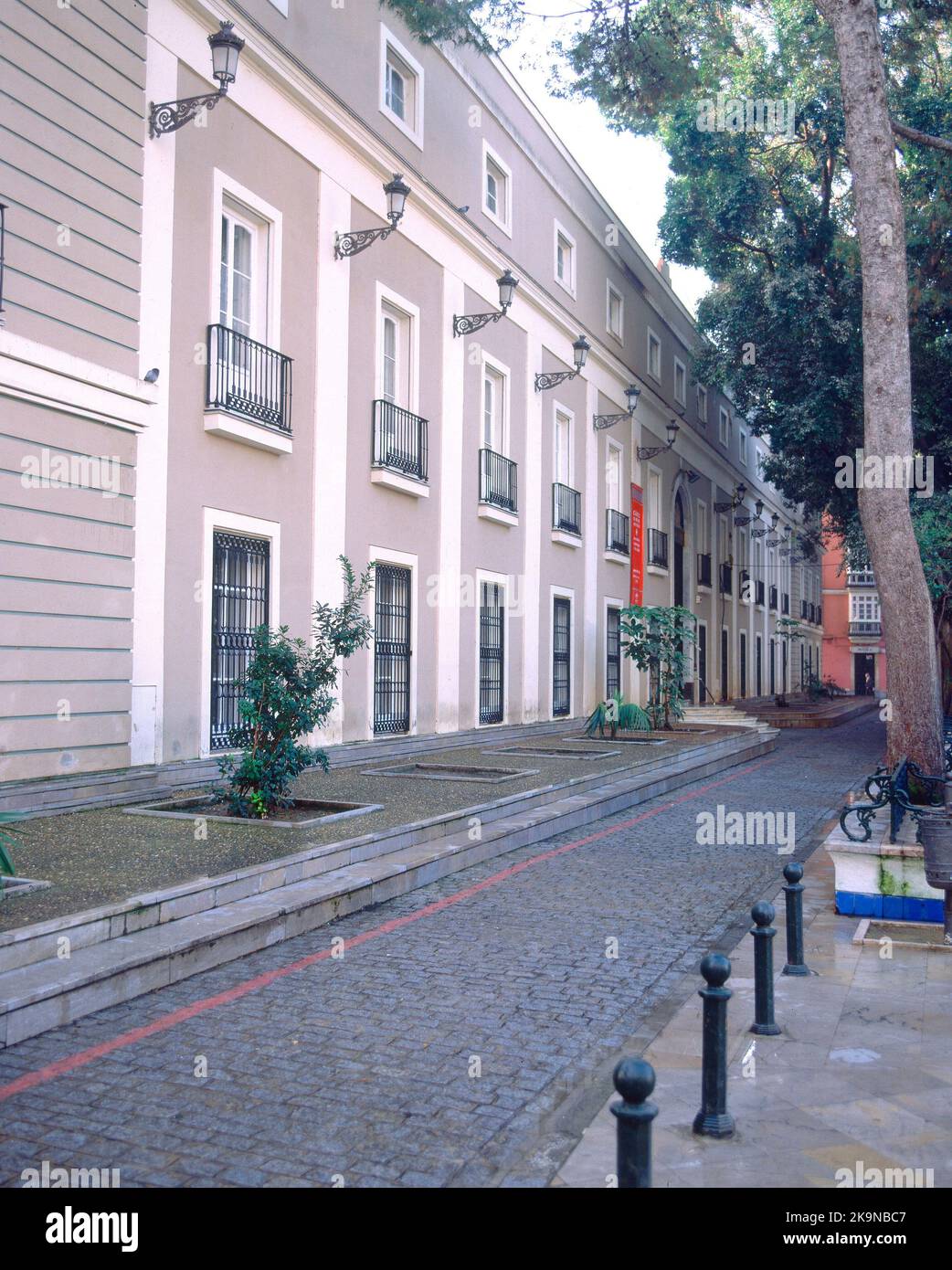 MUSEO DE CADIZ SITUADO EN LA PLAZA DE LA MINA - EDIFICIO NEOCLASICO ...