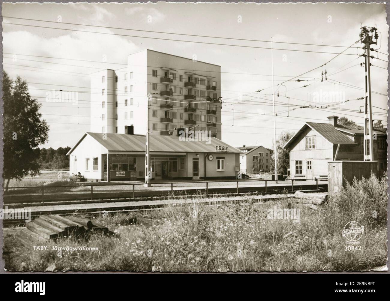 High rise building transportation system hi-res stock photography and ...