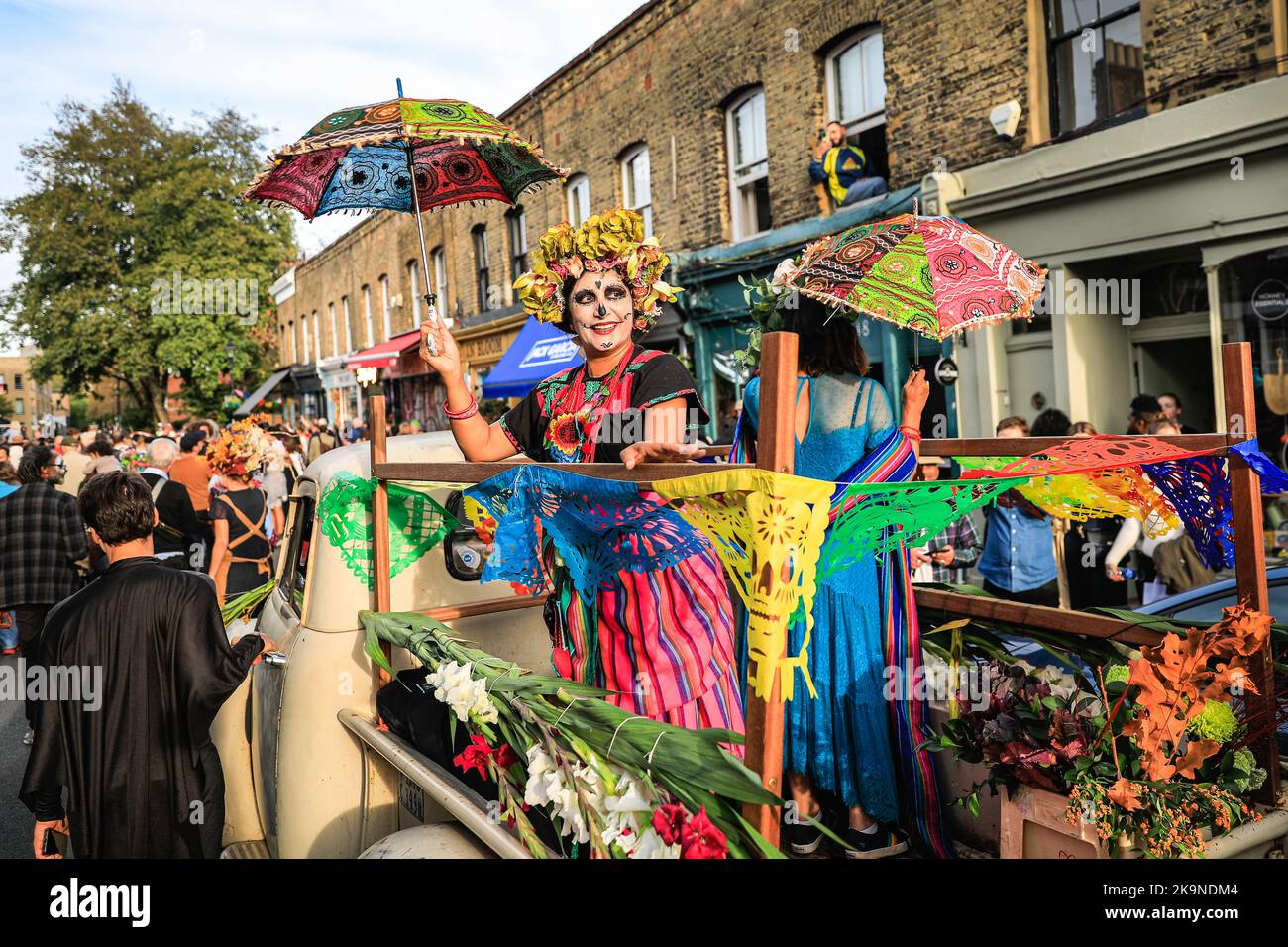 London, UK. 29th Oct, 2022. Participants have fun posing at the small ...